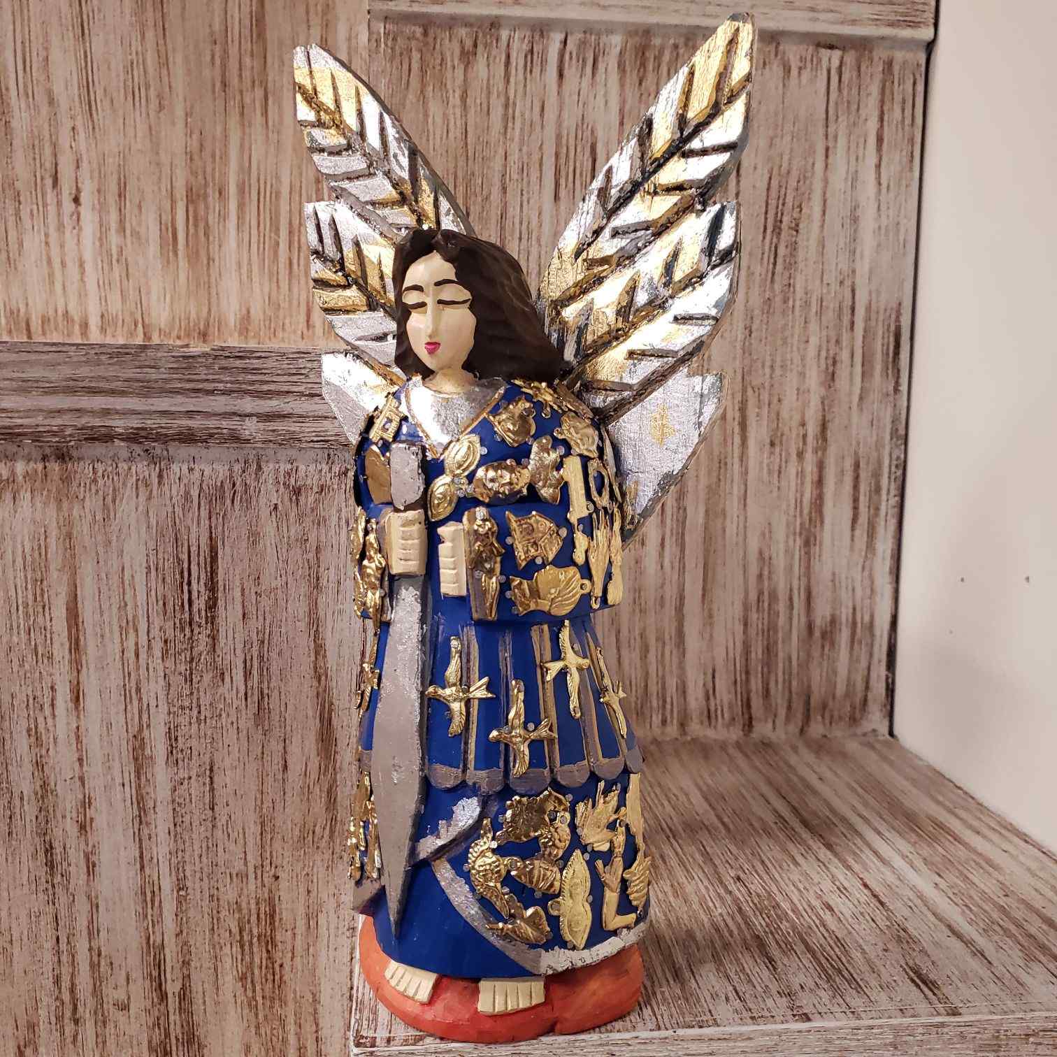 Figura Arcángel Miguel – Dos Puntos