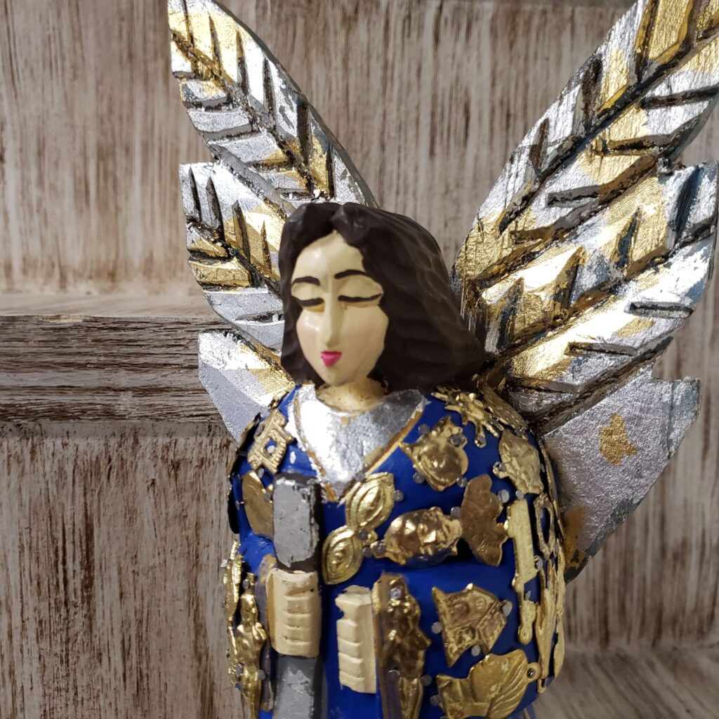 Figura Arcángel Miguel – Dos Puntos
