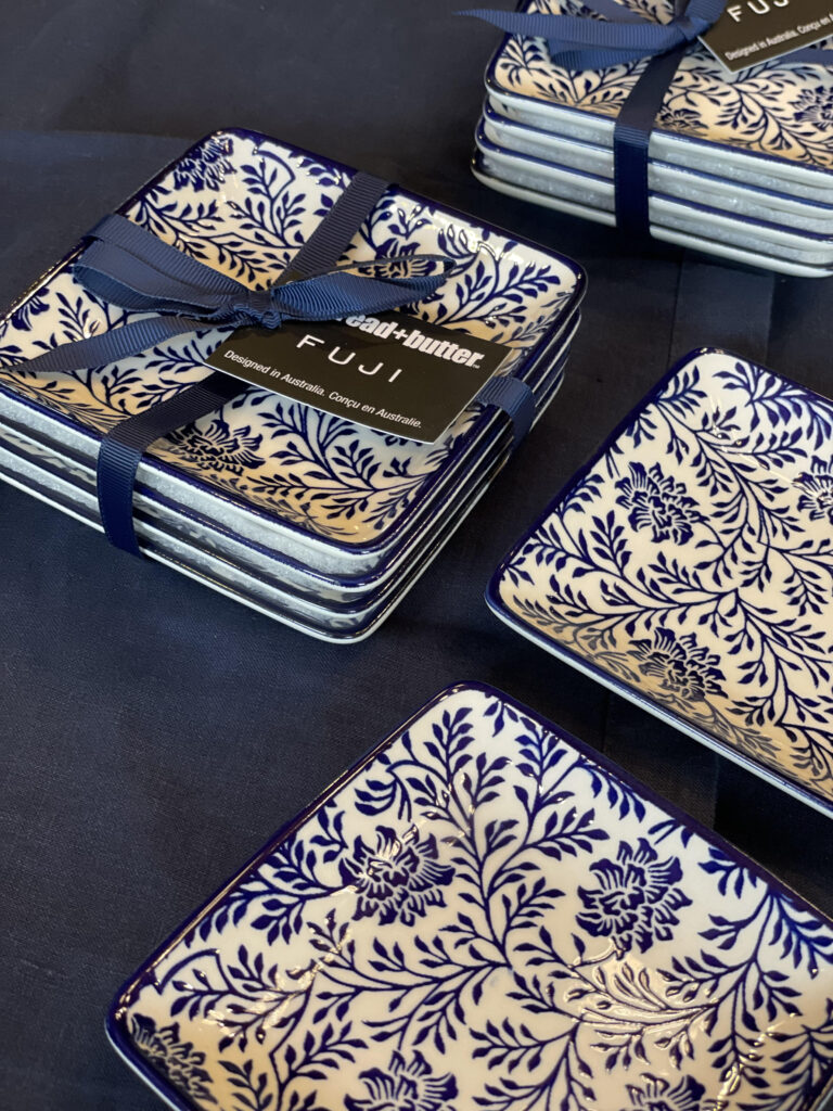 Set de 4 platos para botana azul y blanco – Dos Puntos