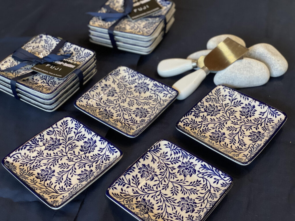 Set de 4 platos para botana azul y blanco – Dos Puntos